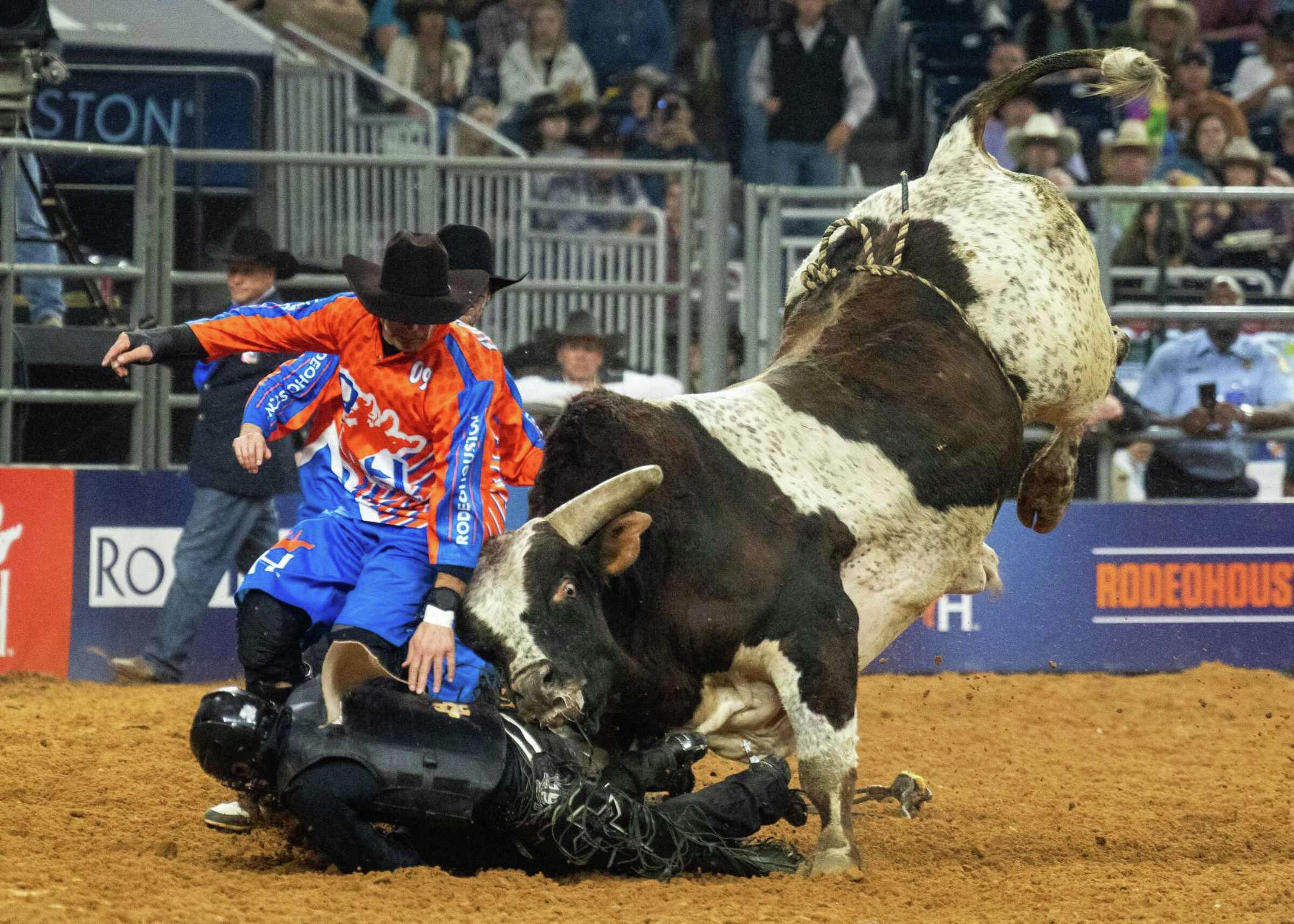 RodeoHouston: Garrett Shadbolt wins bareback in Wild Card 2