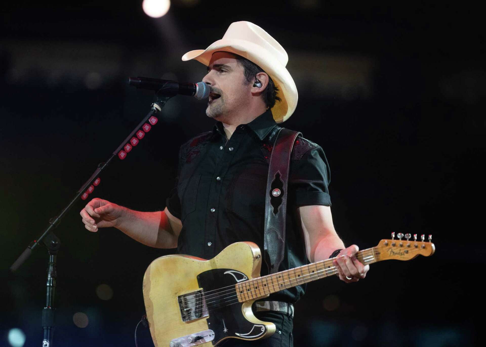 Houston Rodeo review: Brad Paisley takes over fan's Instagram
