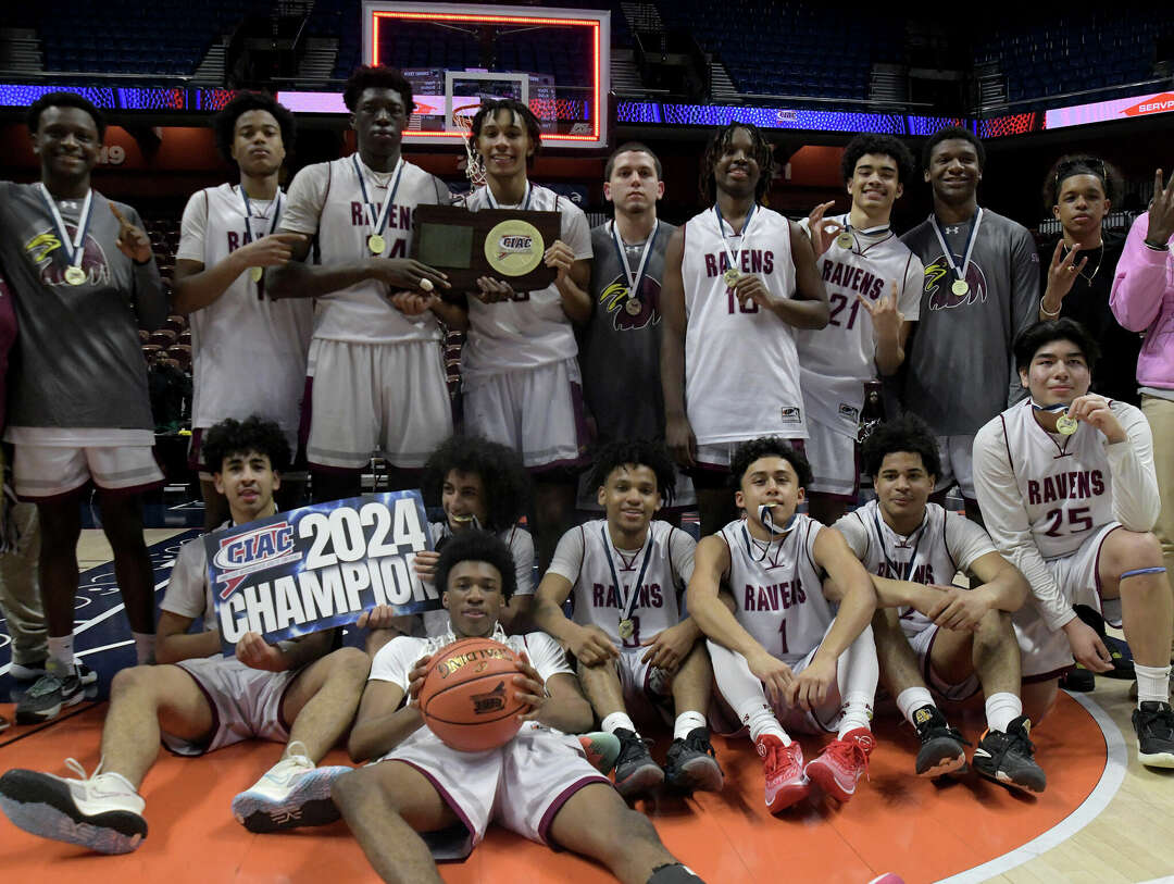 Innovation rallies to win CIAC boys basketball Division IV title.