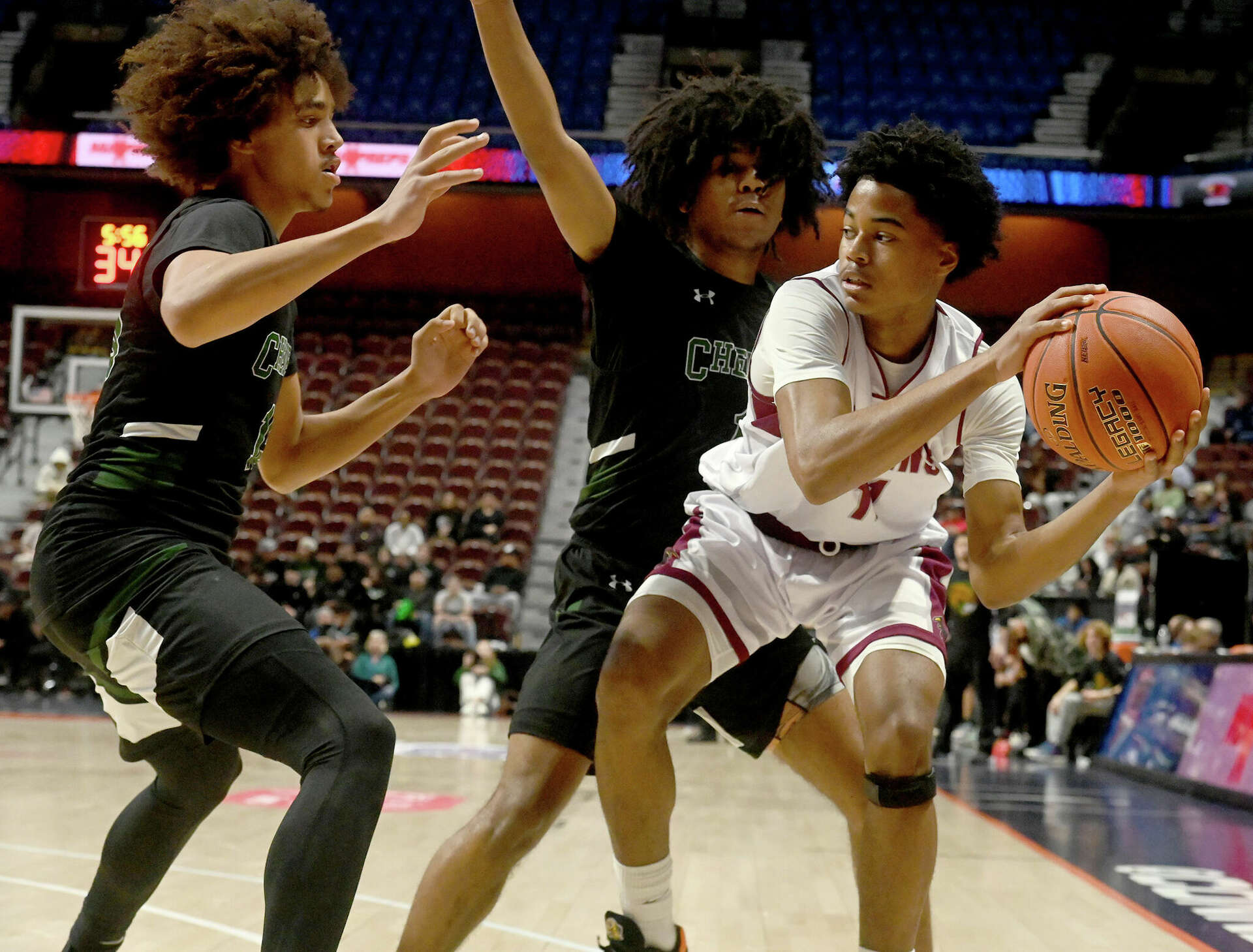 Innovation rallies to win CIAC boys basketball Division IV title.