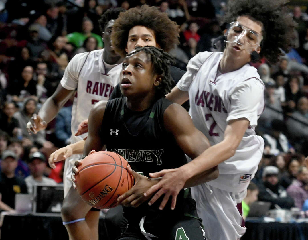 Innovation rallies to win CIAC boys basketball Division IV title.