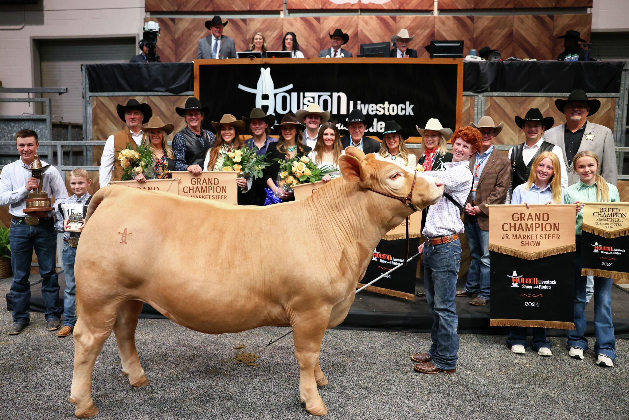 Prized steer auctioned for record-tying $1M at Houston rodeo