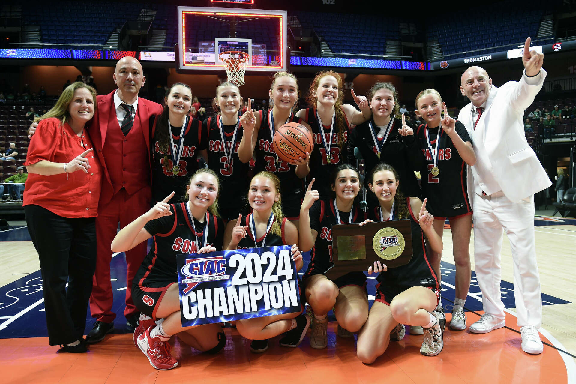Somers wins 1st CIAC girls basketball tournament title since 1977.