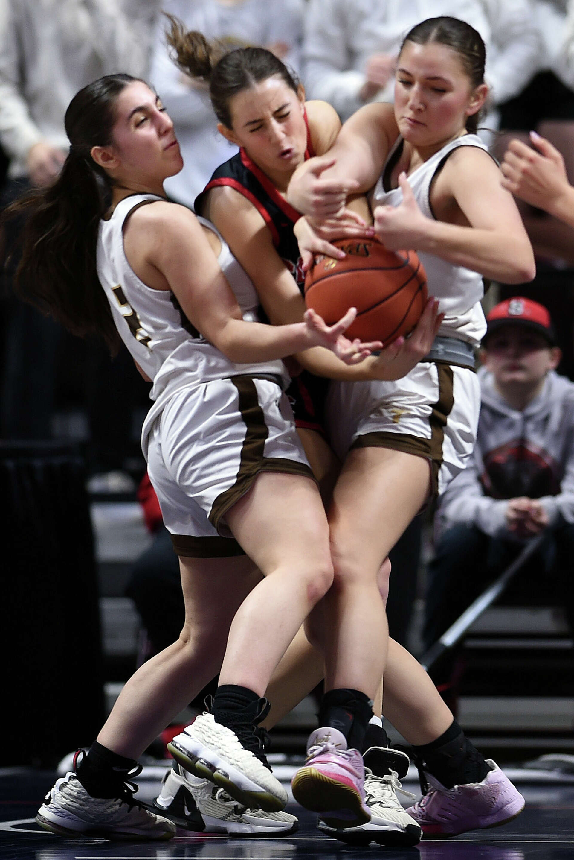 Somers wins 1st CIAC girls basketball tournament title since 1977.