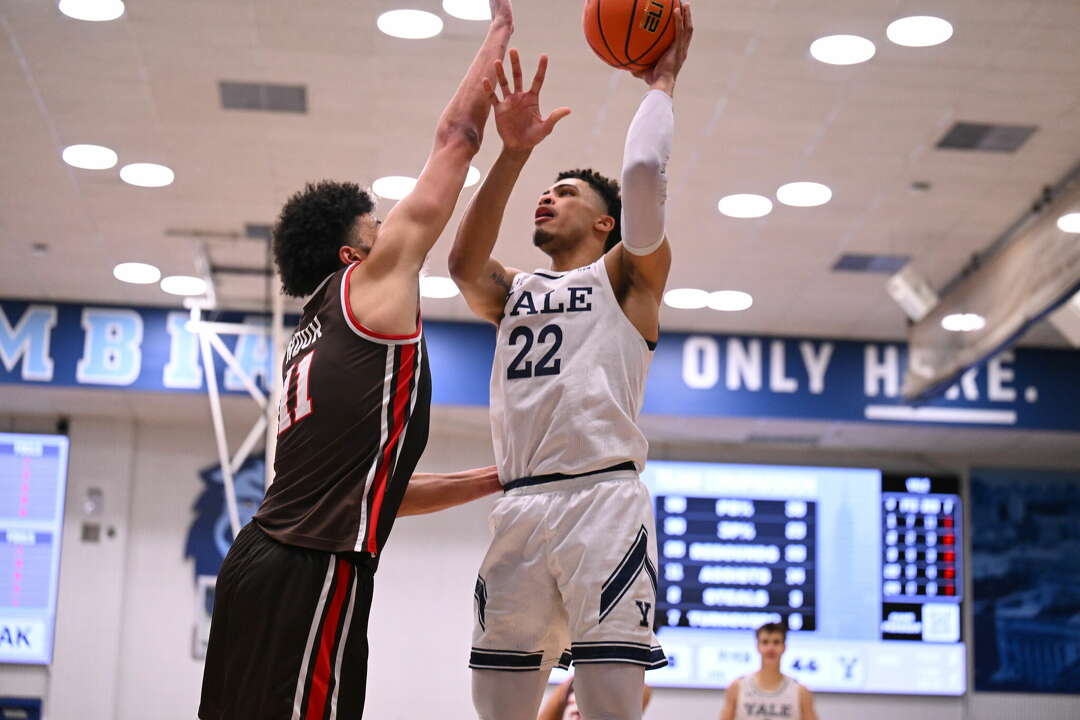 Yale men's basketball stuns Brown at buzzer to win Ivy League