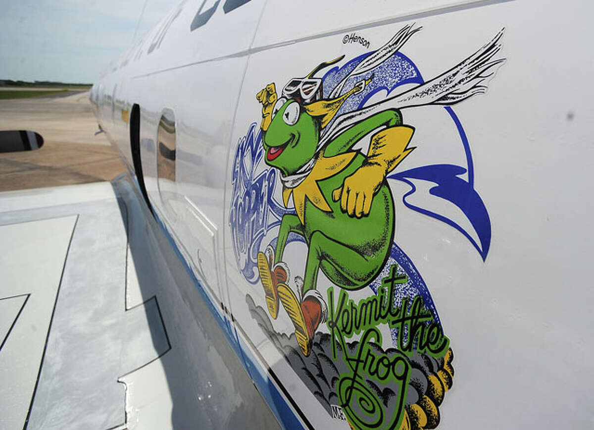 How a plane tracks a hurricane