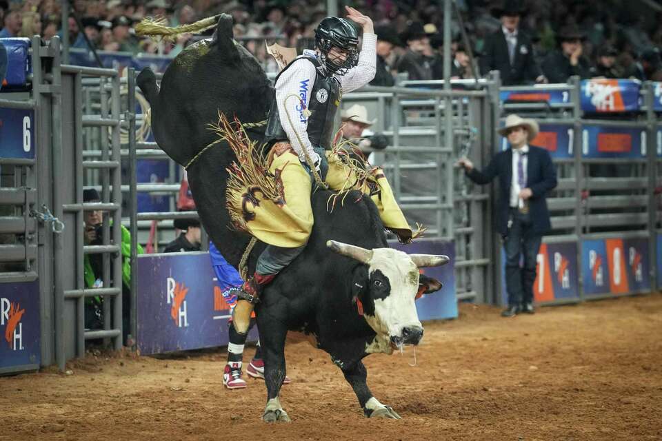 RodeoHouston: Ty Harris defeats his brother in tie-down roping