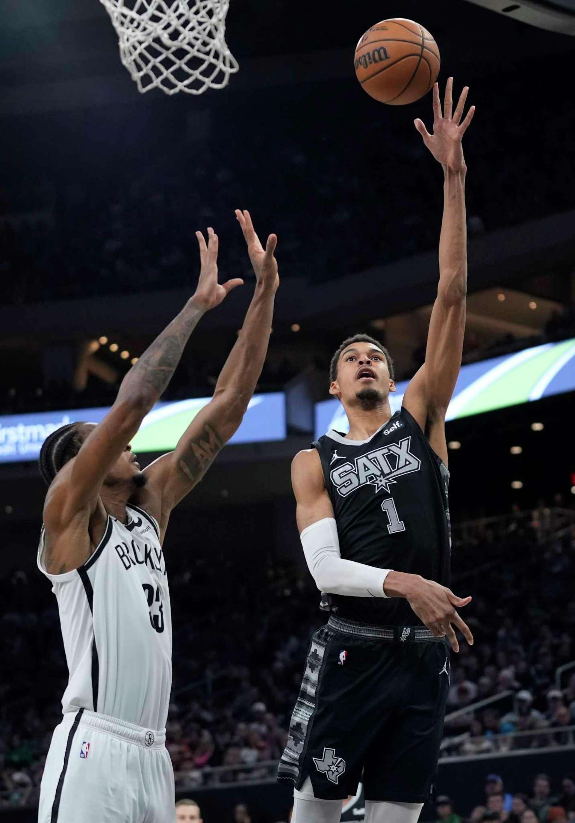 Young Spurs flash signs of progress in OT win