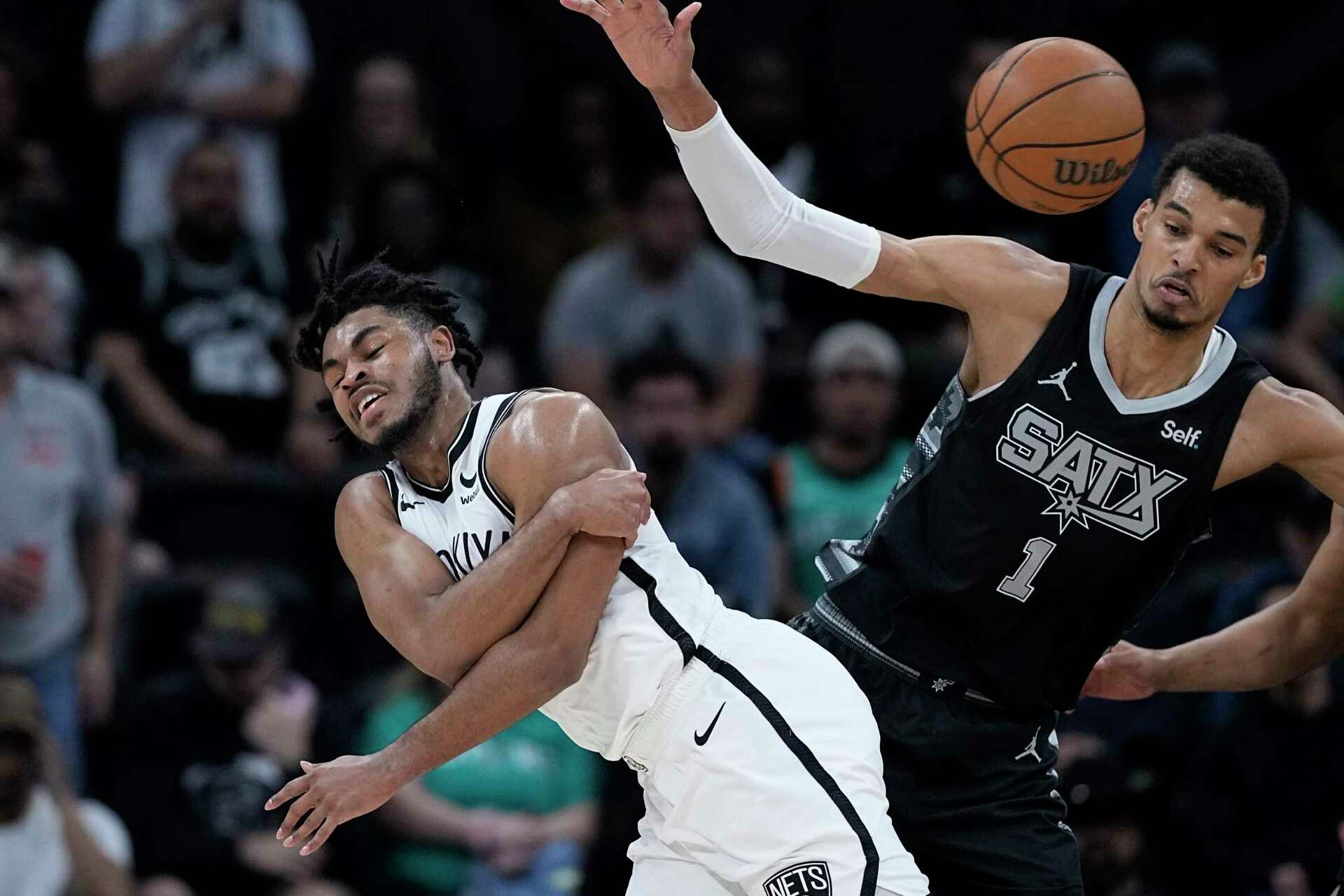 Young Spurs flash signs of progress in OT win