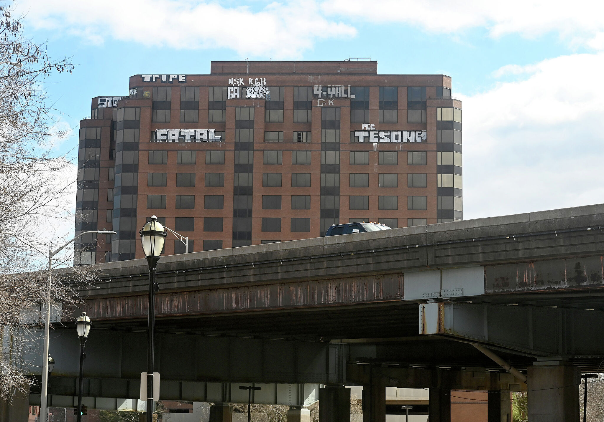 Graffiti on abandoned Hartford high-rise draws attention, concern