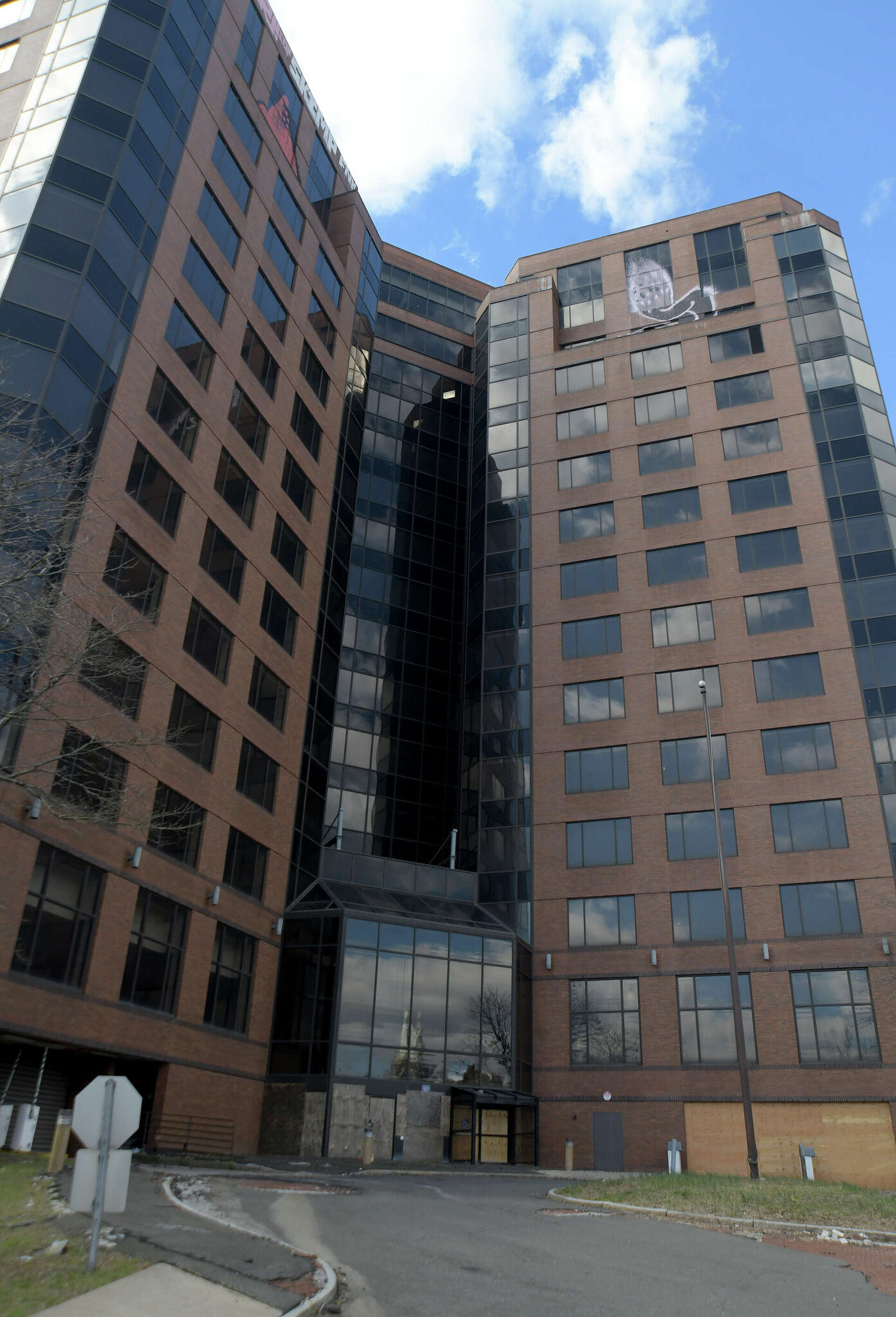 Graffiti on abandoned Hartford high-rise draws attention, concern