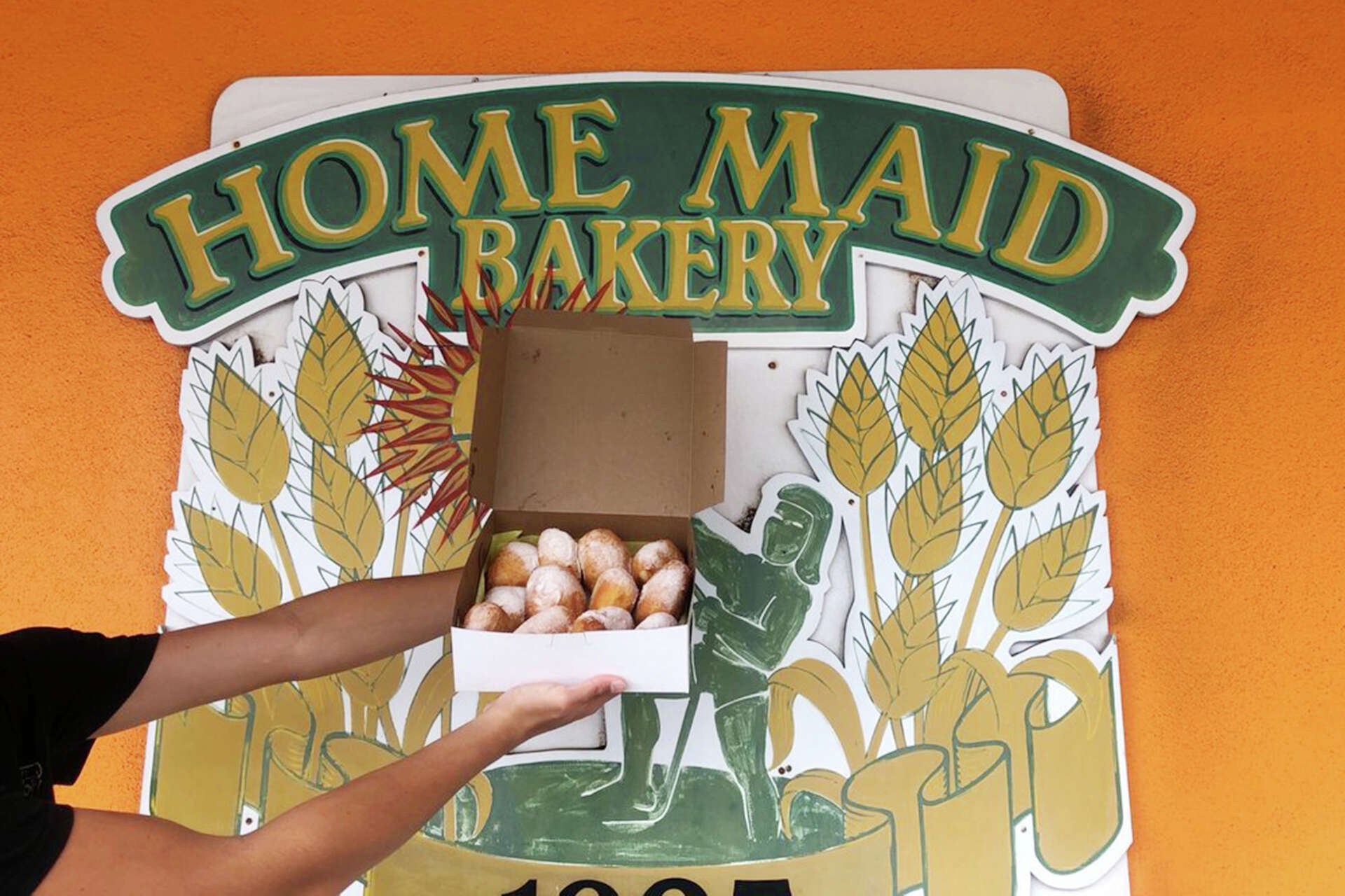 Iconic Hawaii bakery to stay open after announcing closure