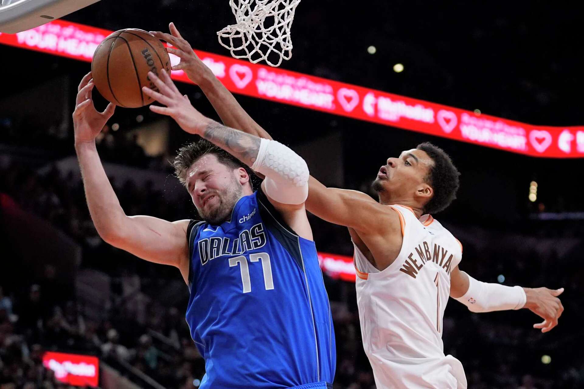 Spurs vs. Mavericks: How to watch the game, notable stats, player news