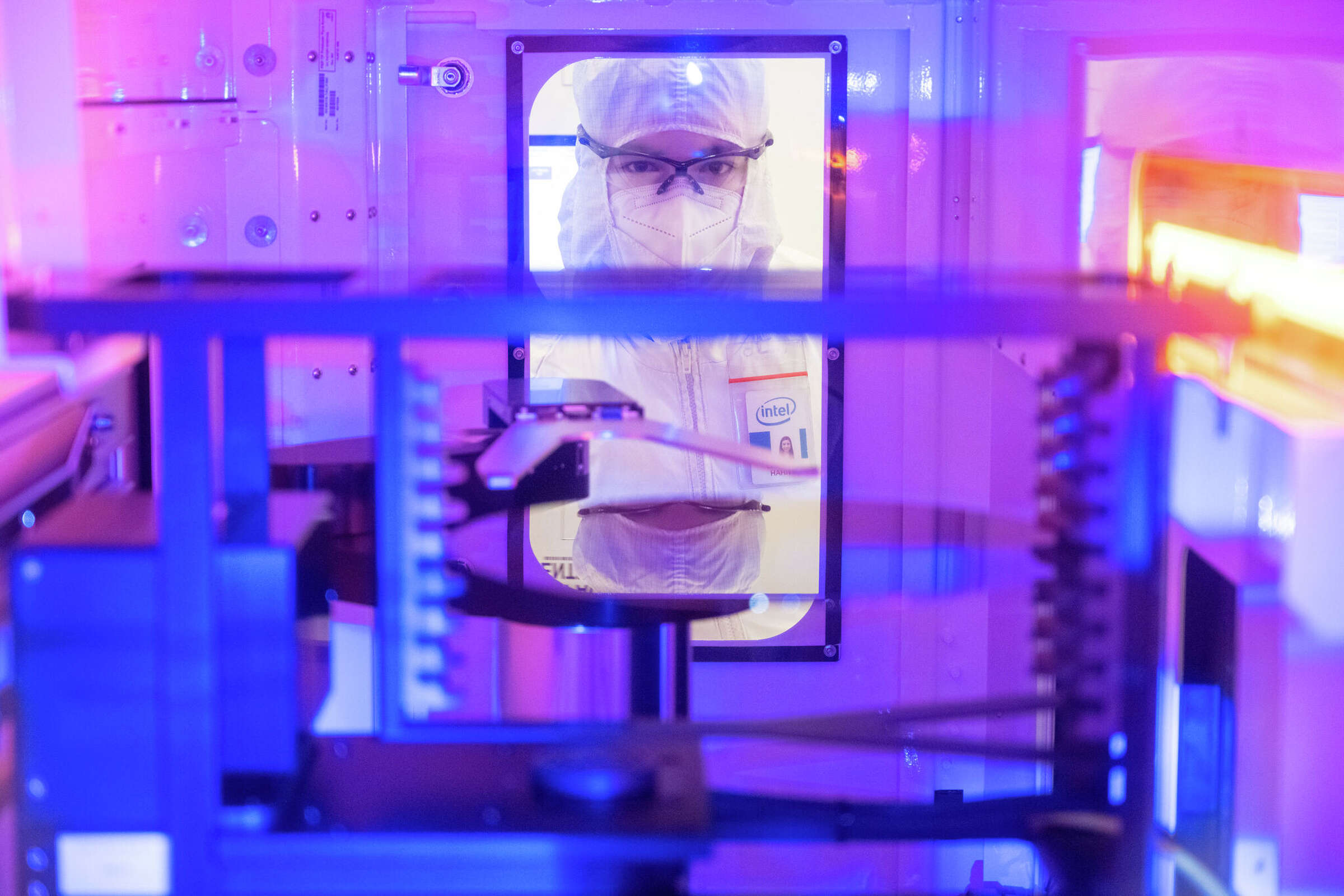 U.S. to pump up to $20 billion into Intel chip plants in 4 states