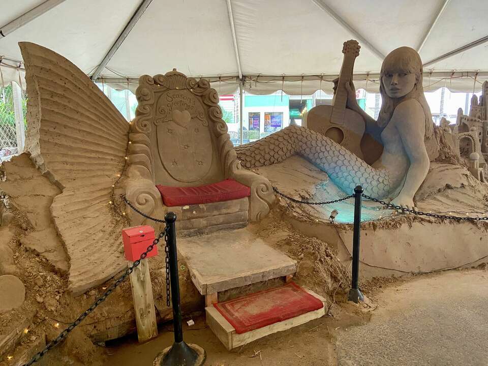 Taylor Swift transformed into mermaid at South Texas exhibit