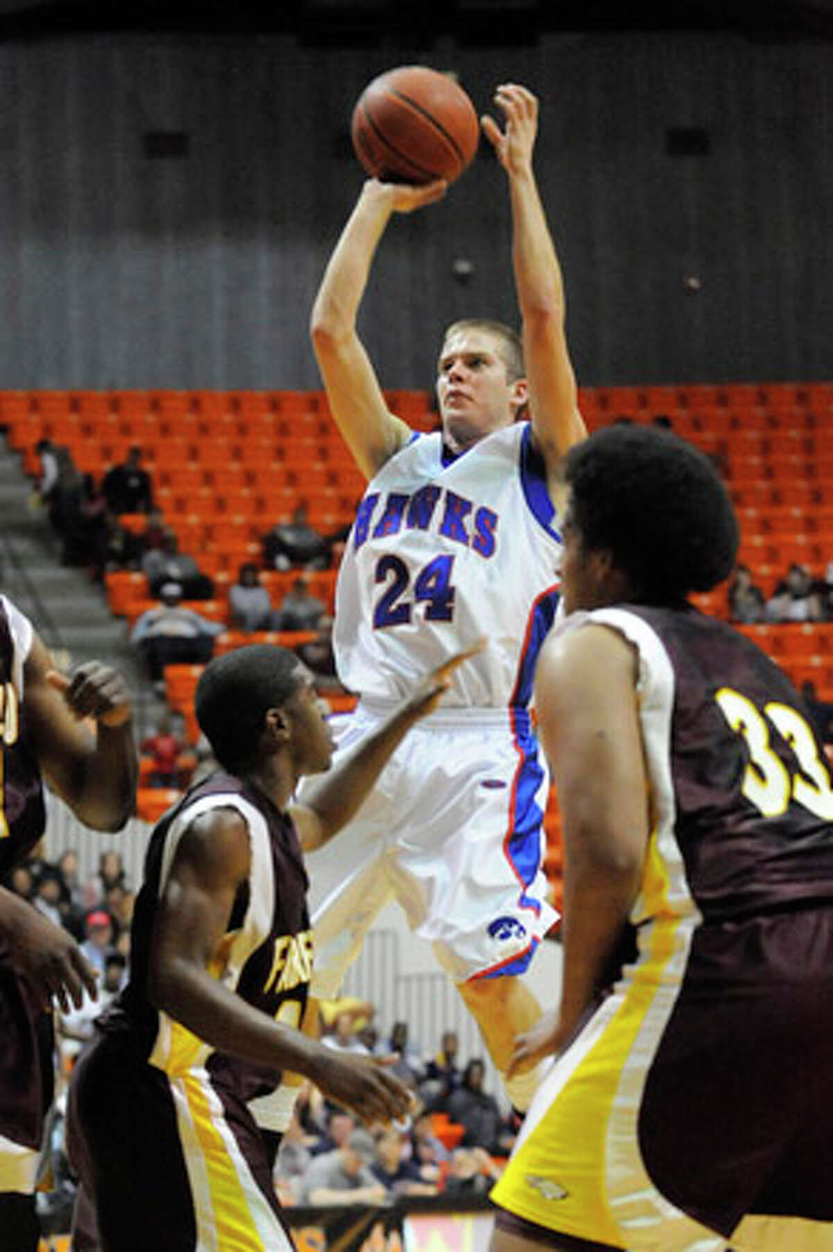 Hardin-Jefferson 58-53 Over Fairfield
