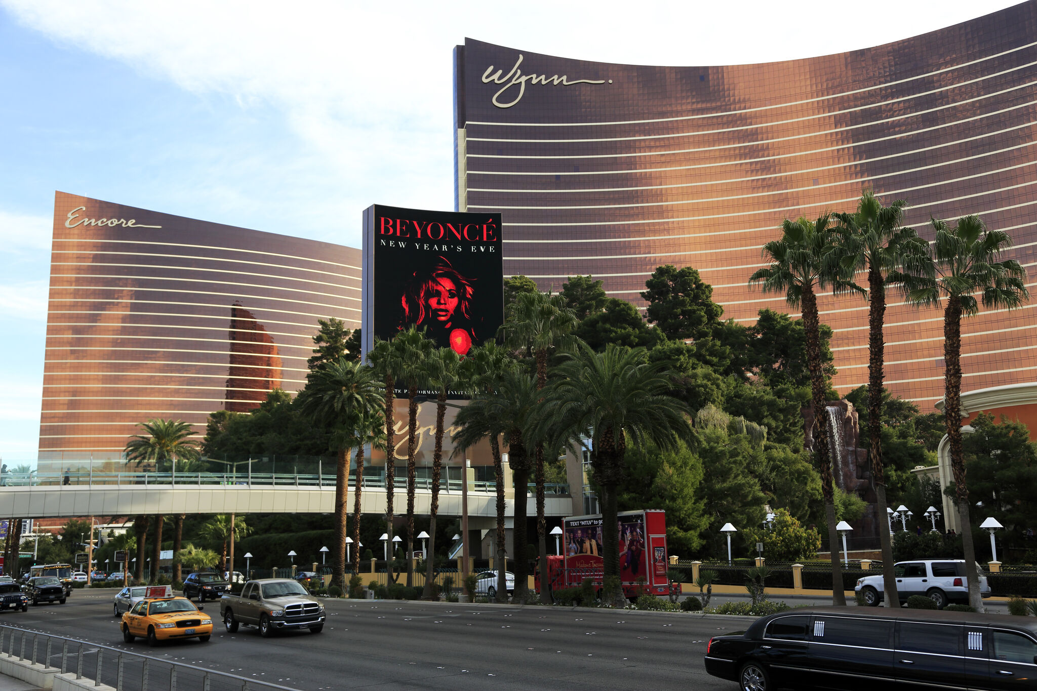 'Unhinged behavior': Vicious fight between 2 Vegas hotels goes public