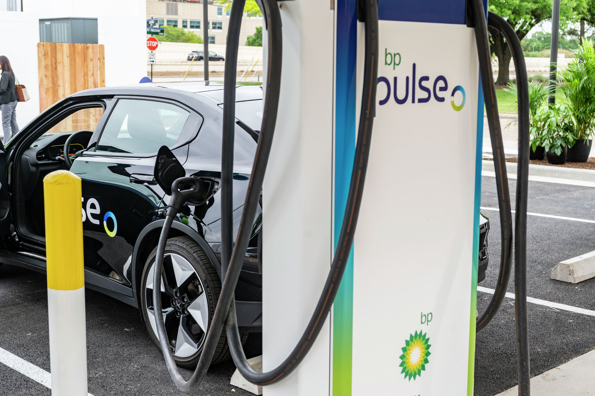 BP Pulse and Waffle House partner on EV charging stations in US