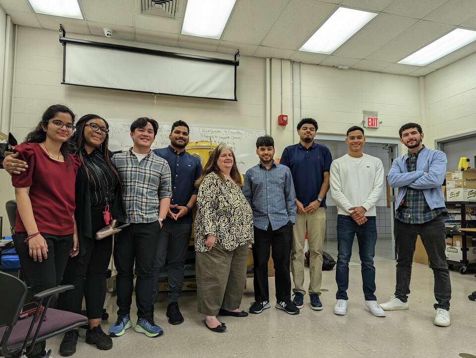 University of Bridgeport students go to Texas for NASA eclipse project