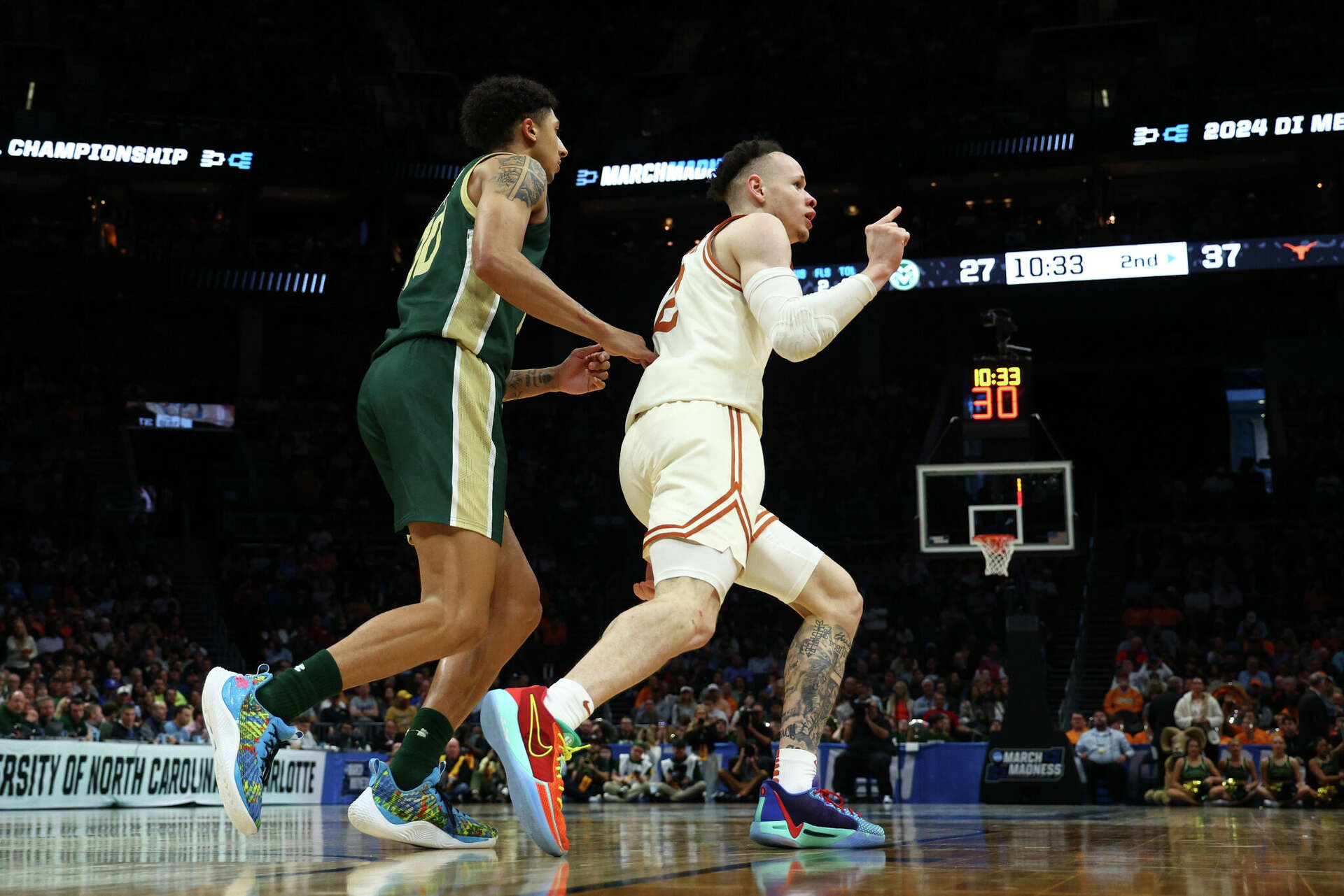 March Madness: Texas plays Rick Barnes-style defense to advance