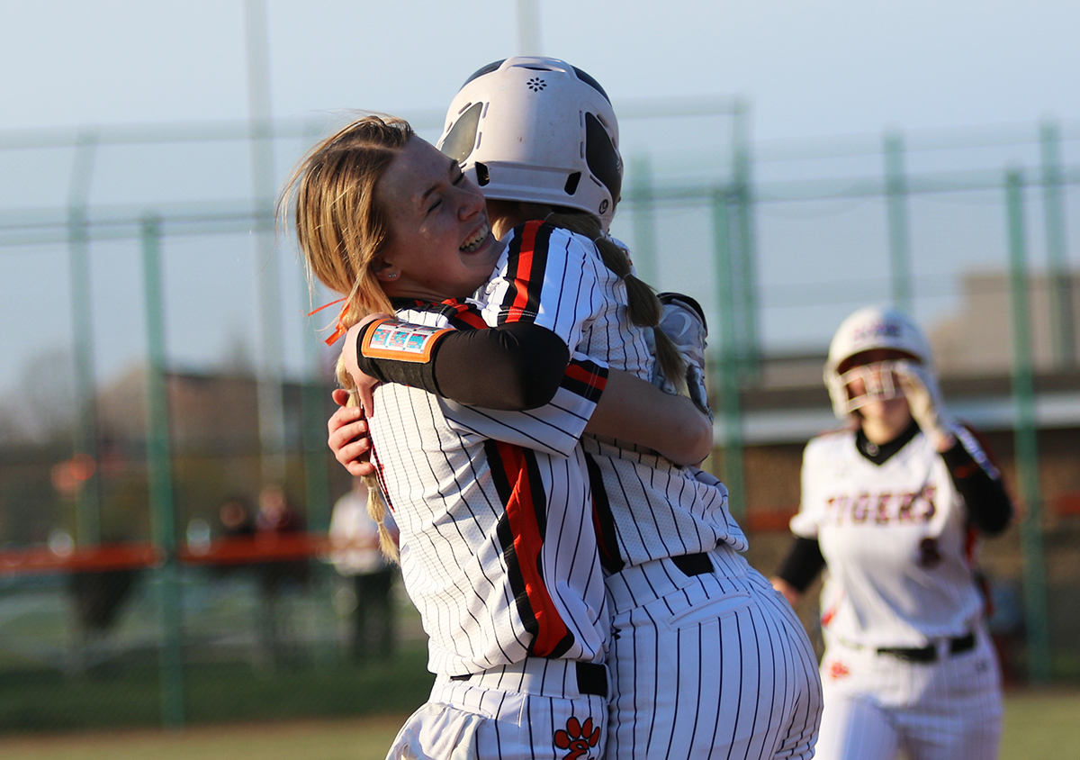 Burris' walk-off hit wins it for the Tigers