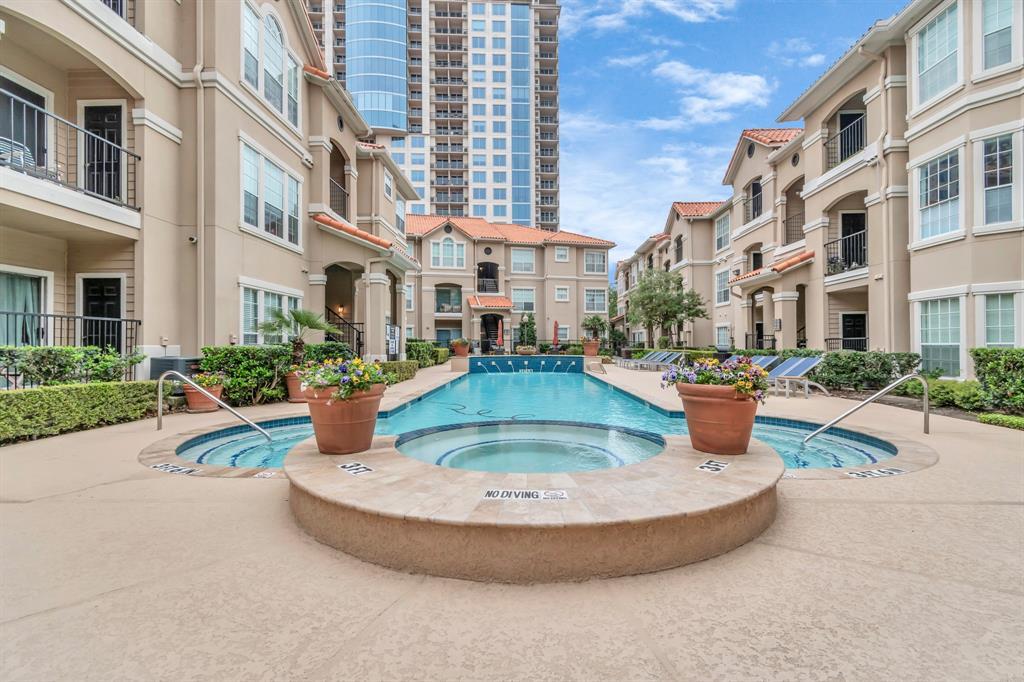 Houston condo features... unusually shaped pool