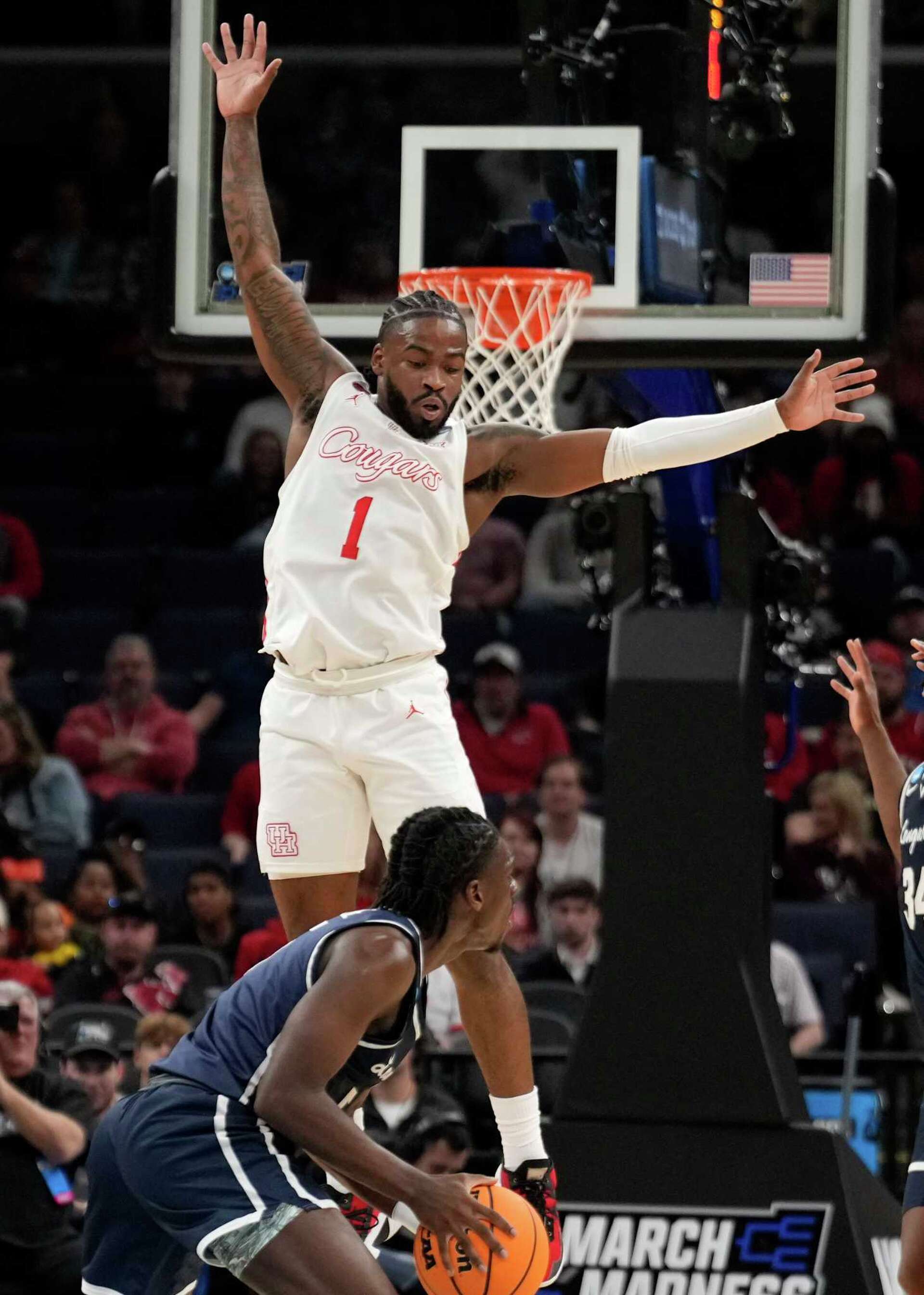 UH basketball: No. 1 Cougars stay focused to beat Longwood