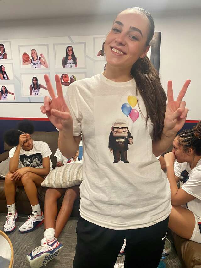 UConn celebrates Geno Auriemma's birthday with funny T-shirts