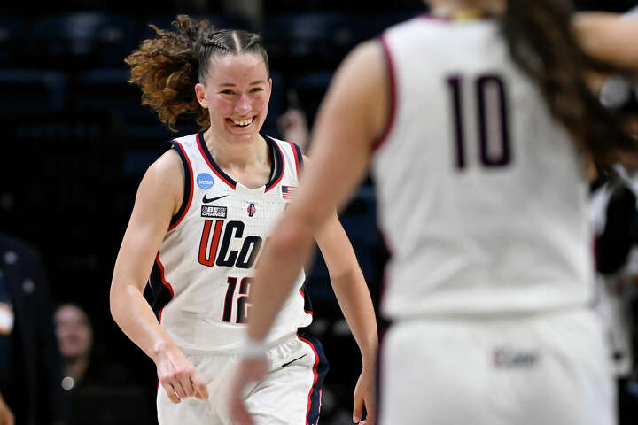 Freshman Ashlynn Shade sets UConn record in NCAA Tournament debut