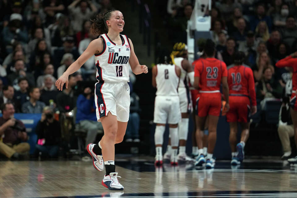 Freshman Ashlynn Shade sets UConn record in NCAA Tournament debut