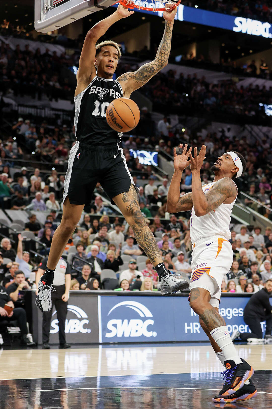 Spurs' Jeremy Sochan gets back tattoo to honor the women in his life