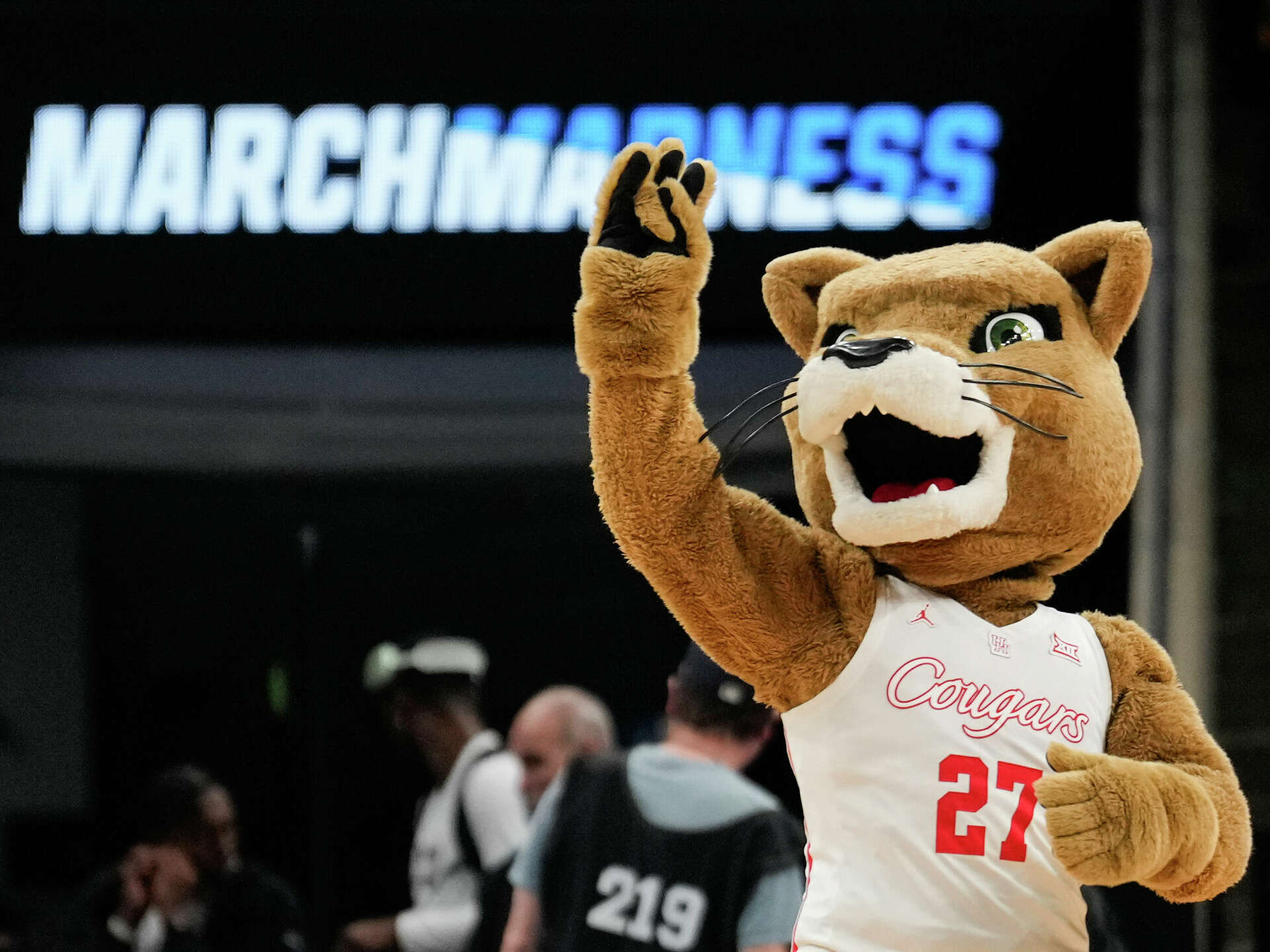UH faces A&M in March Madness game Sunday. Here's where you can watch