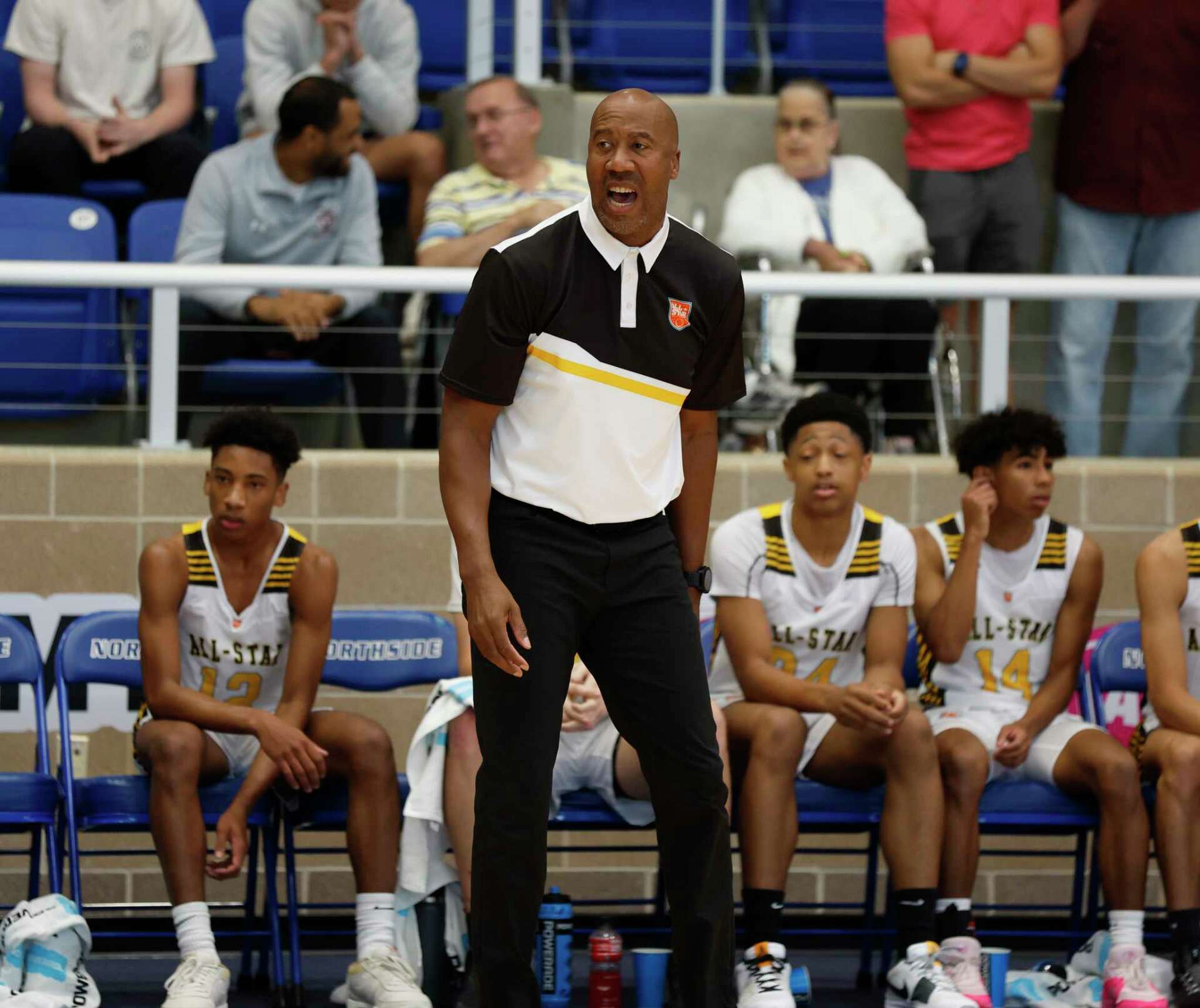 Former Spurs player Bruce Bowen coaches his son Ojani at All-Star game