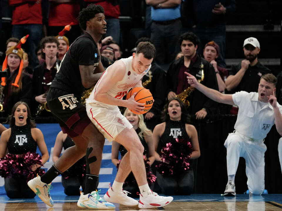 UH's Ryan Elvin: Walk-on makes huge free thorw to help beat Aggies