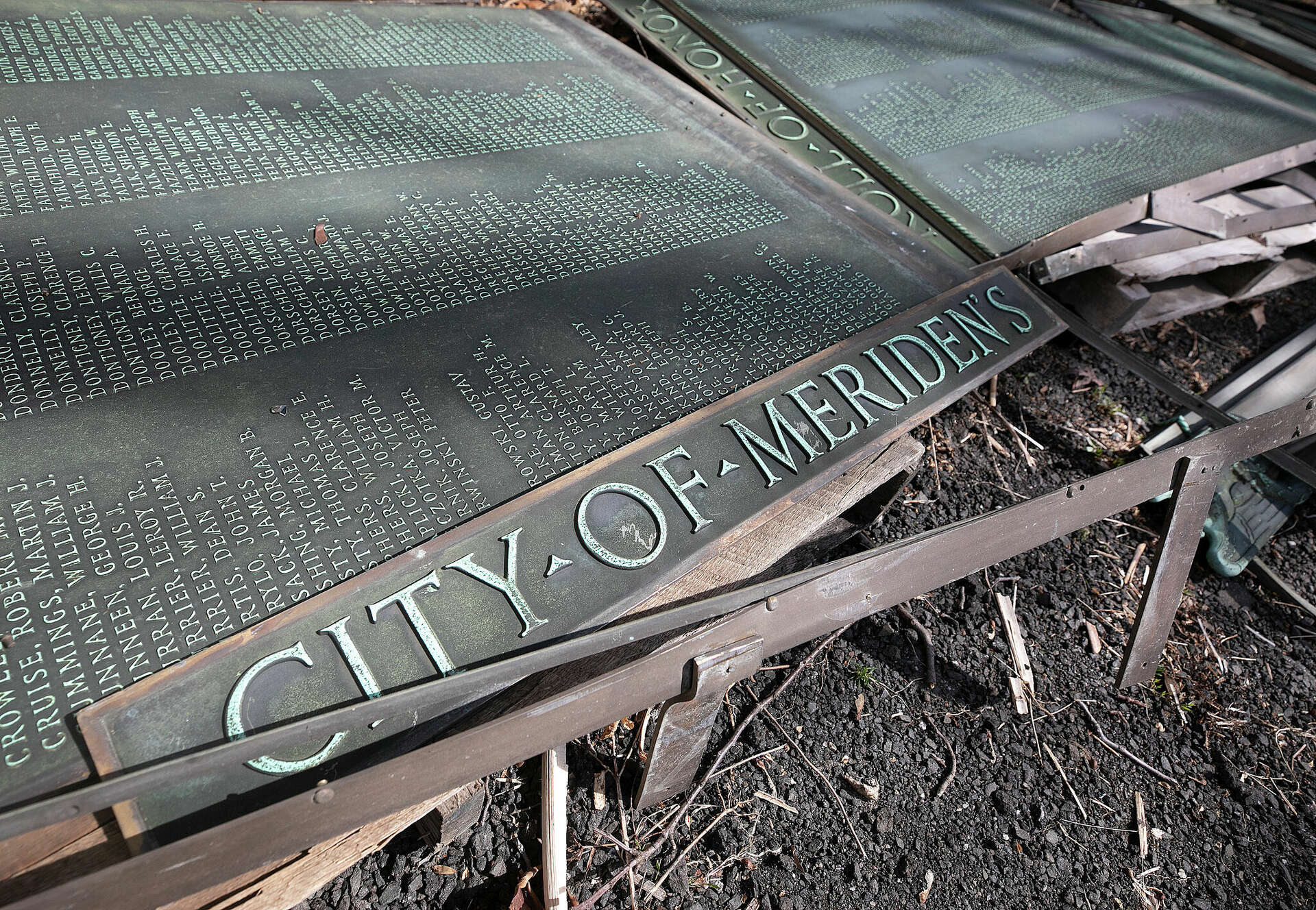 Police: Truck smashed Meriden monument before crashing in Wallingford