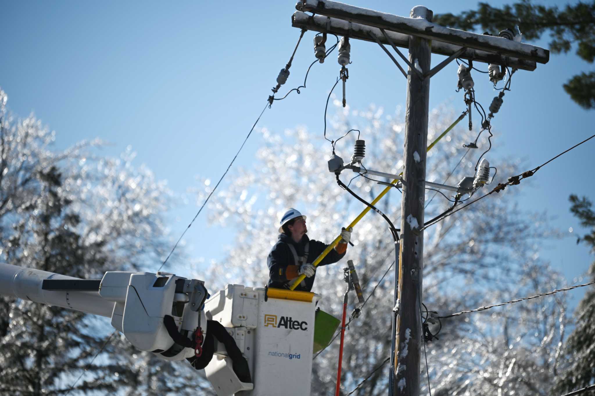 National Grid hopes complete outage repairs Monday