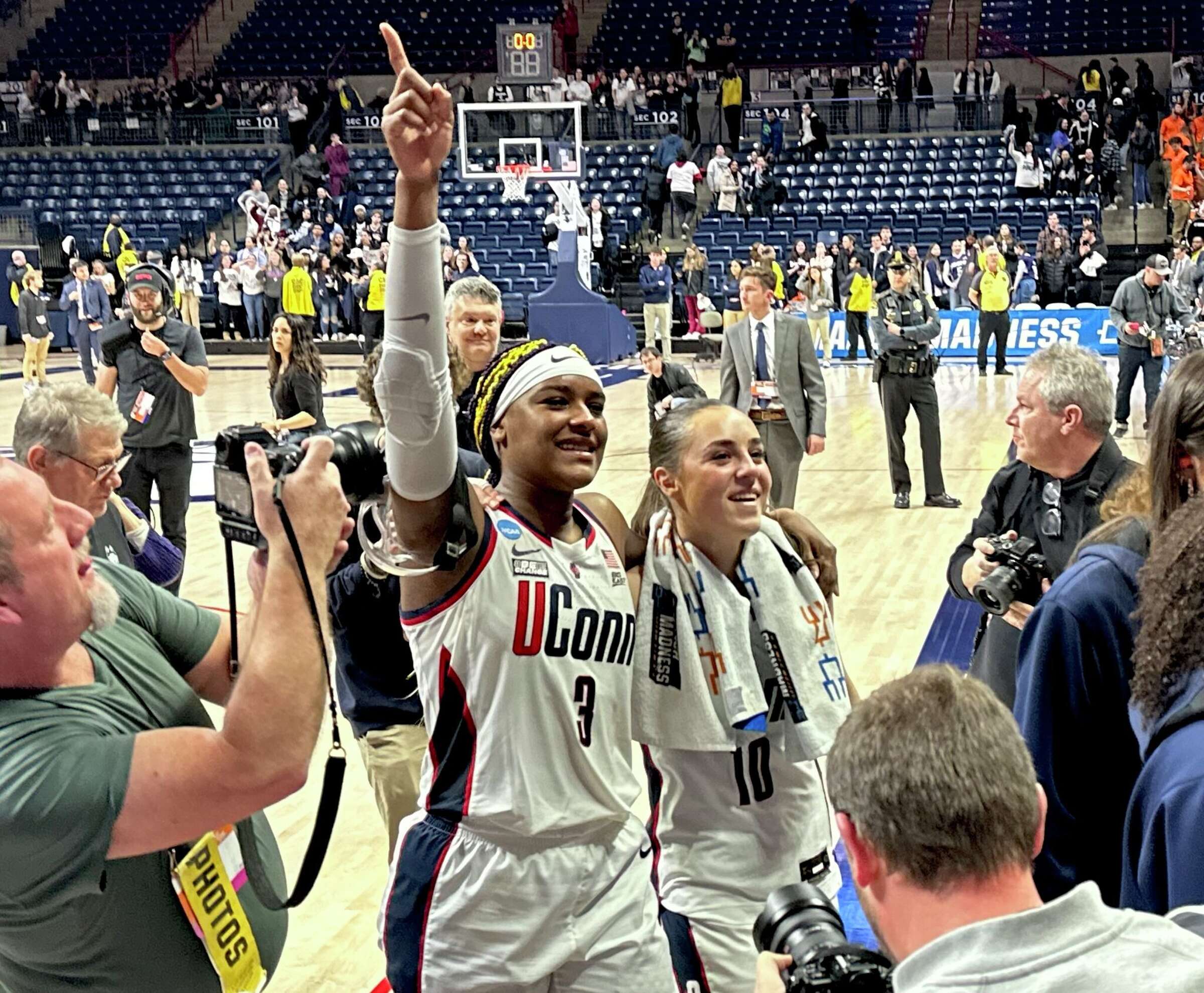 UConn seniors Nika Mühl, Aaliyah Edwards depart with March Madness win