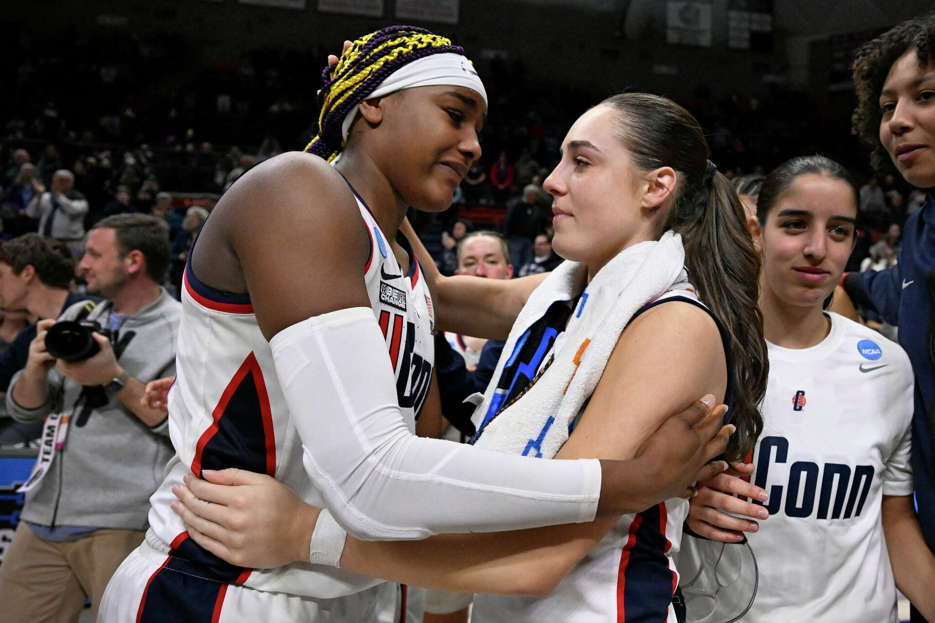 UConn seniors Nika Mühl, Aaliyah Edwards depart with March Madness win
