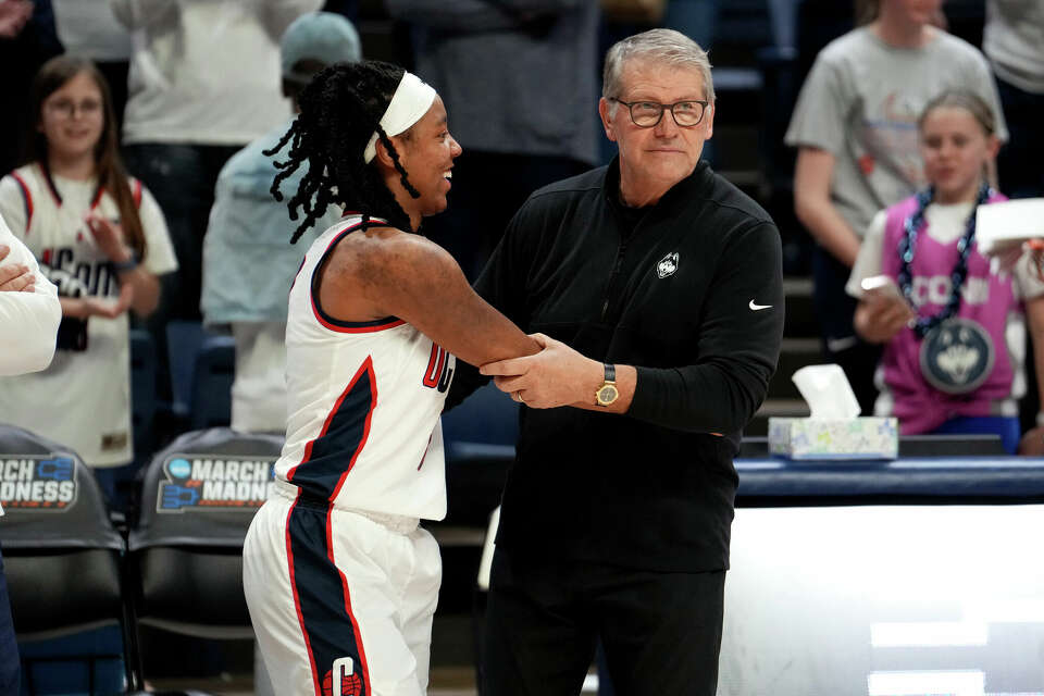 Why players want to be coached by UConn's Geno Auriemma