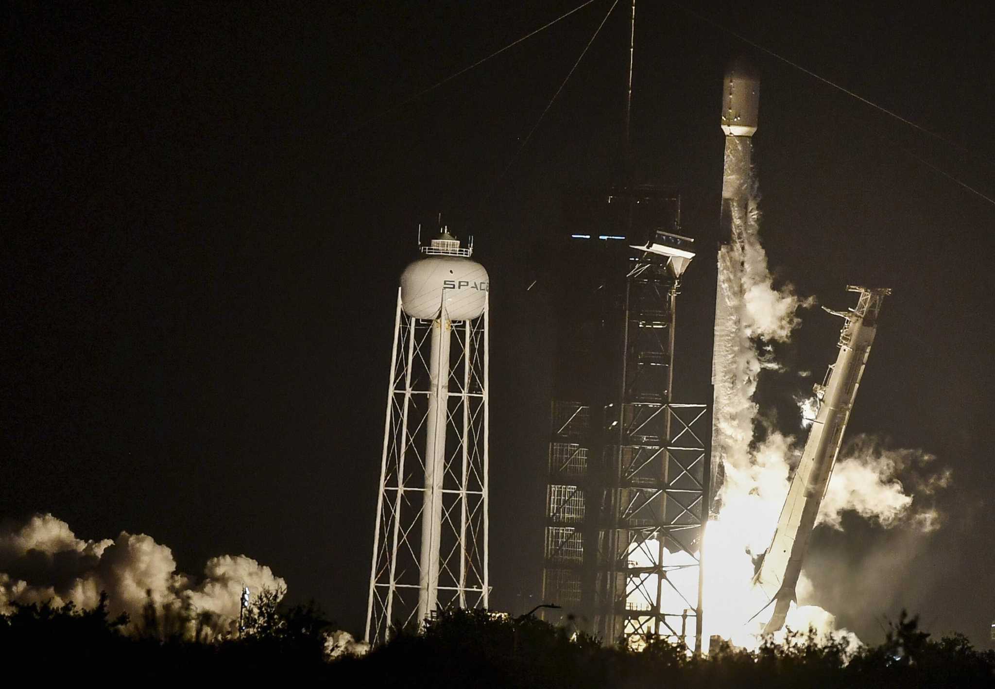Odd sight over the skies of Houston likely due to SpaceX launch