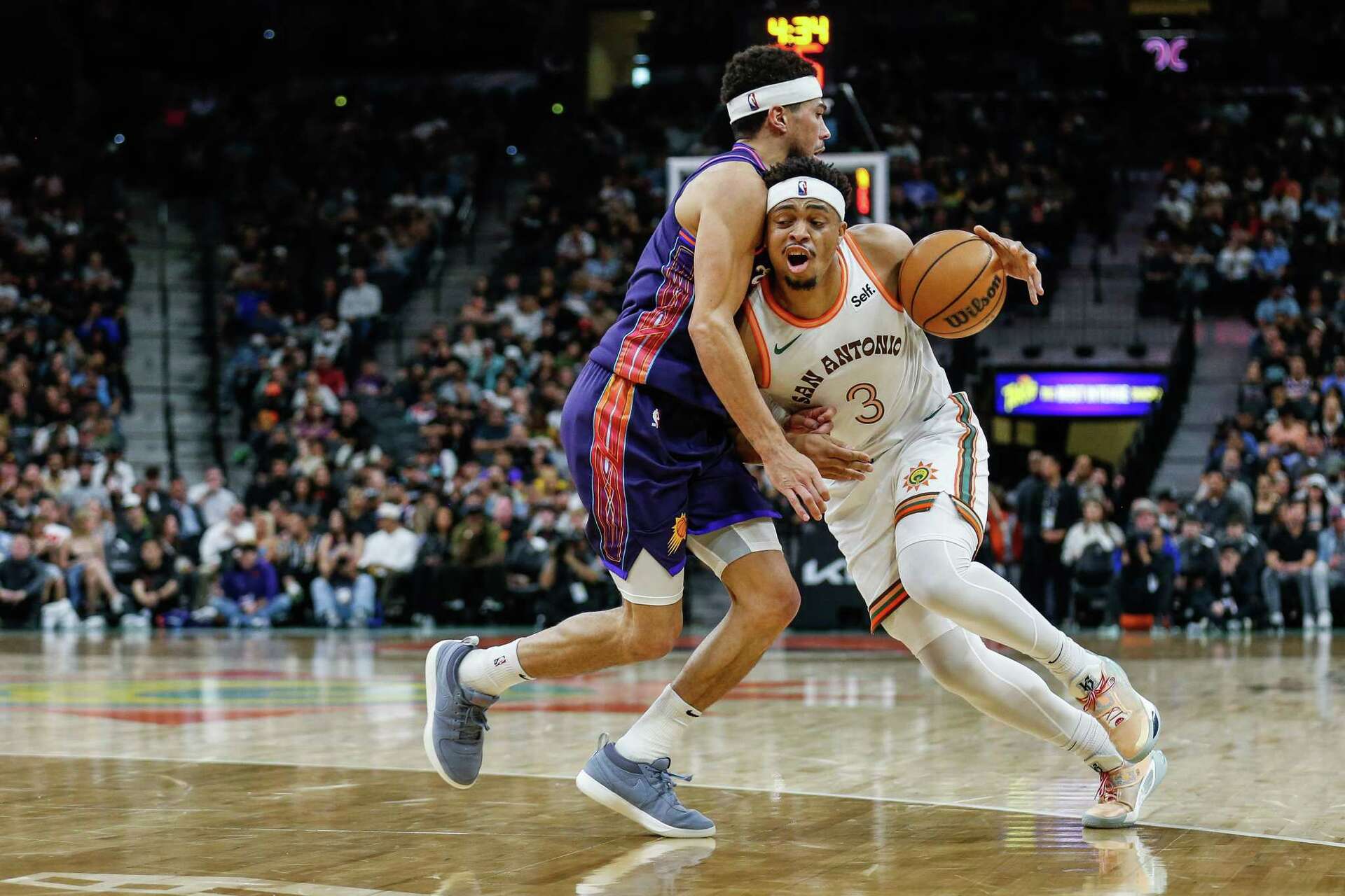 Johnson ready for sixth season as Spurs' longest-tenured player