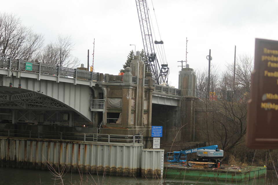 Manistee bridge reopening pushed back