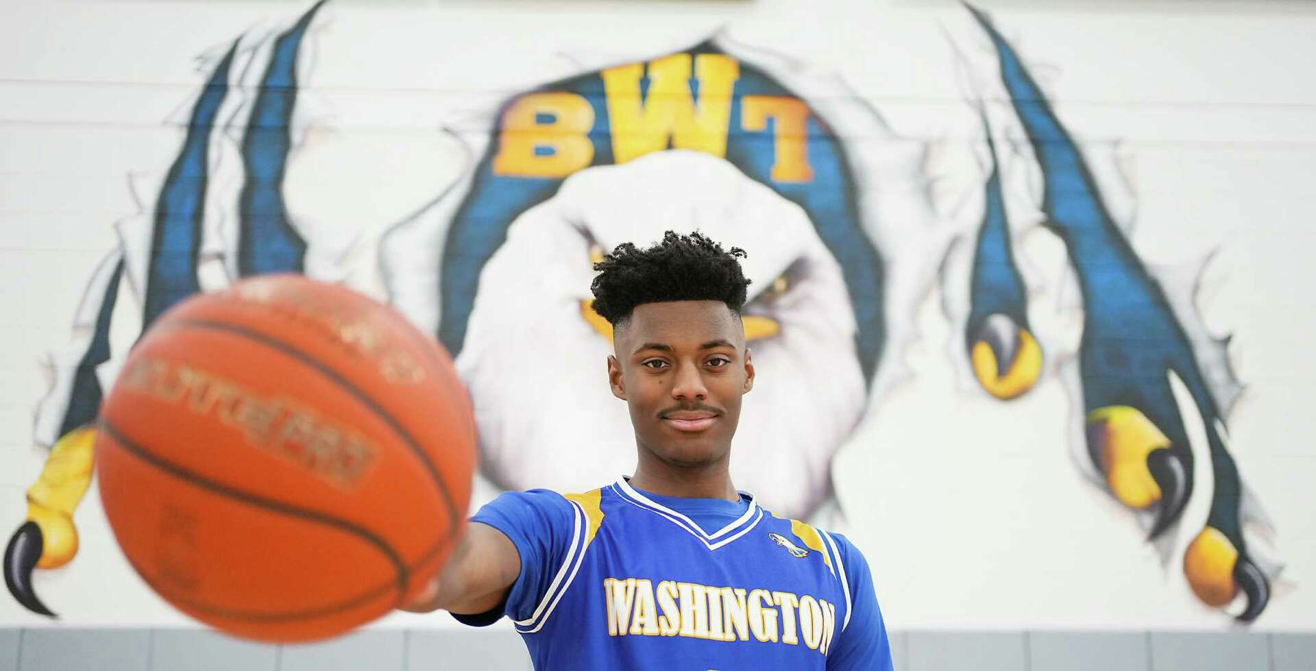 Booker T. Washington boys basketball team advances to UIL state finals