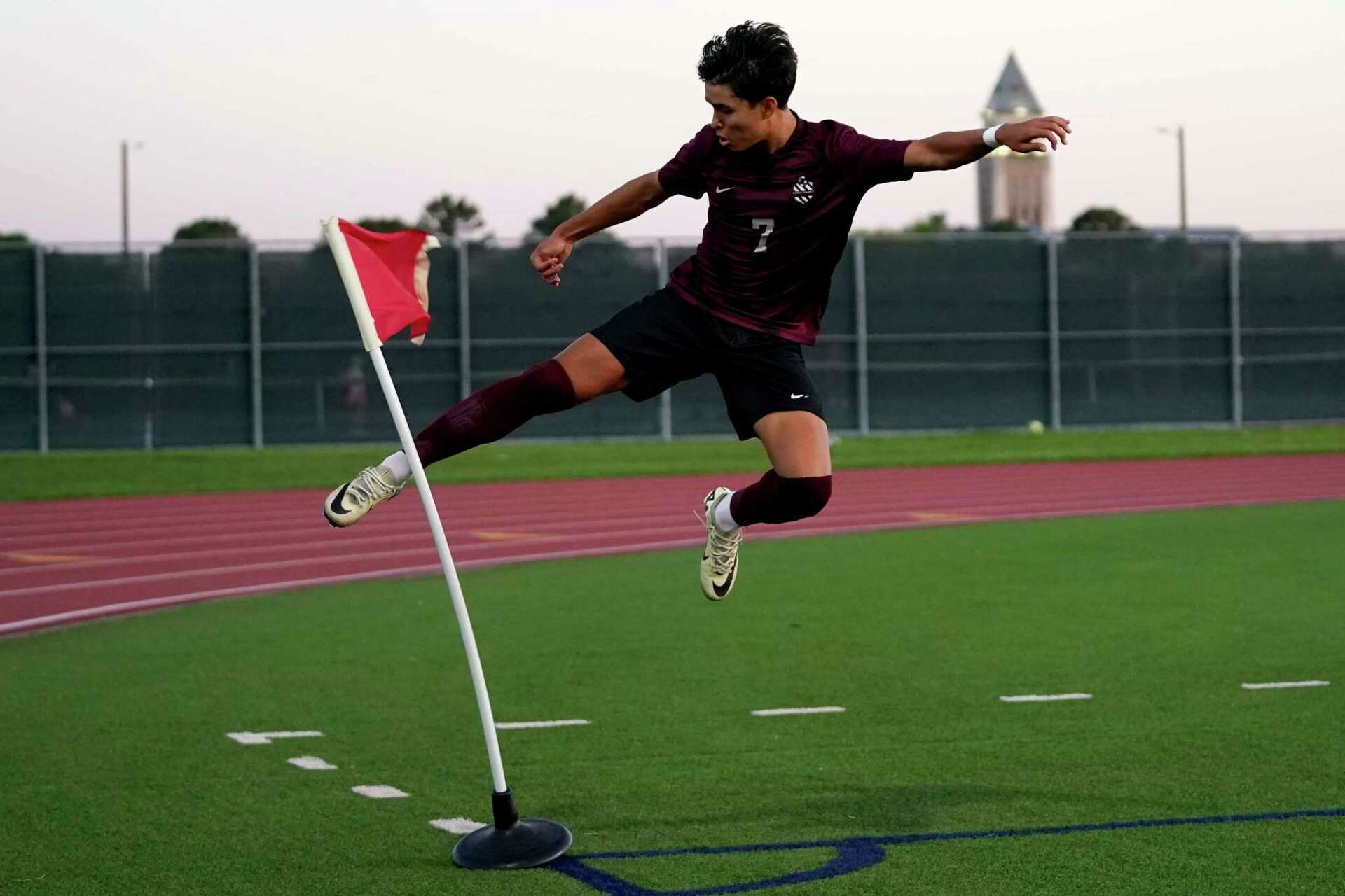 High school soccer playoffs: Cinco Ranch boys cruise to win