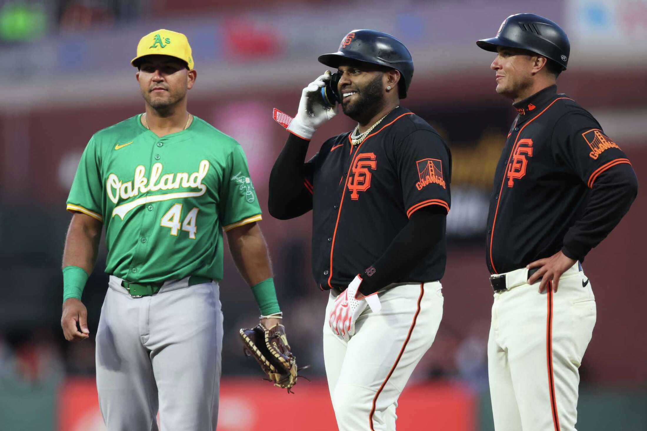 Fond farewell? Pablo Sandoval singles in possible final Giants at-bat