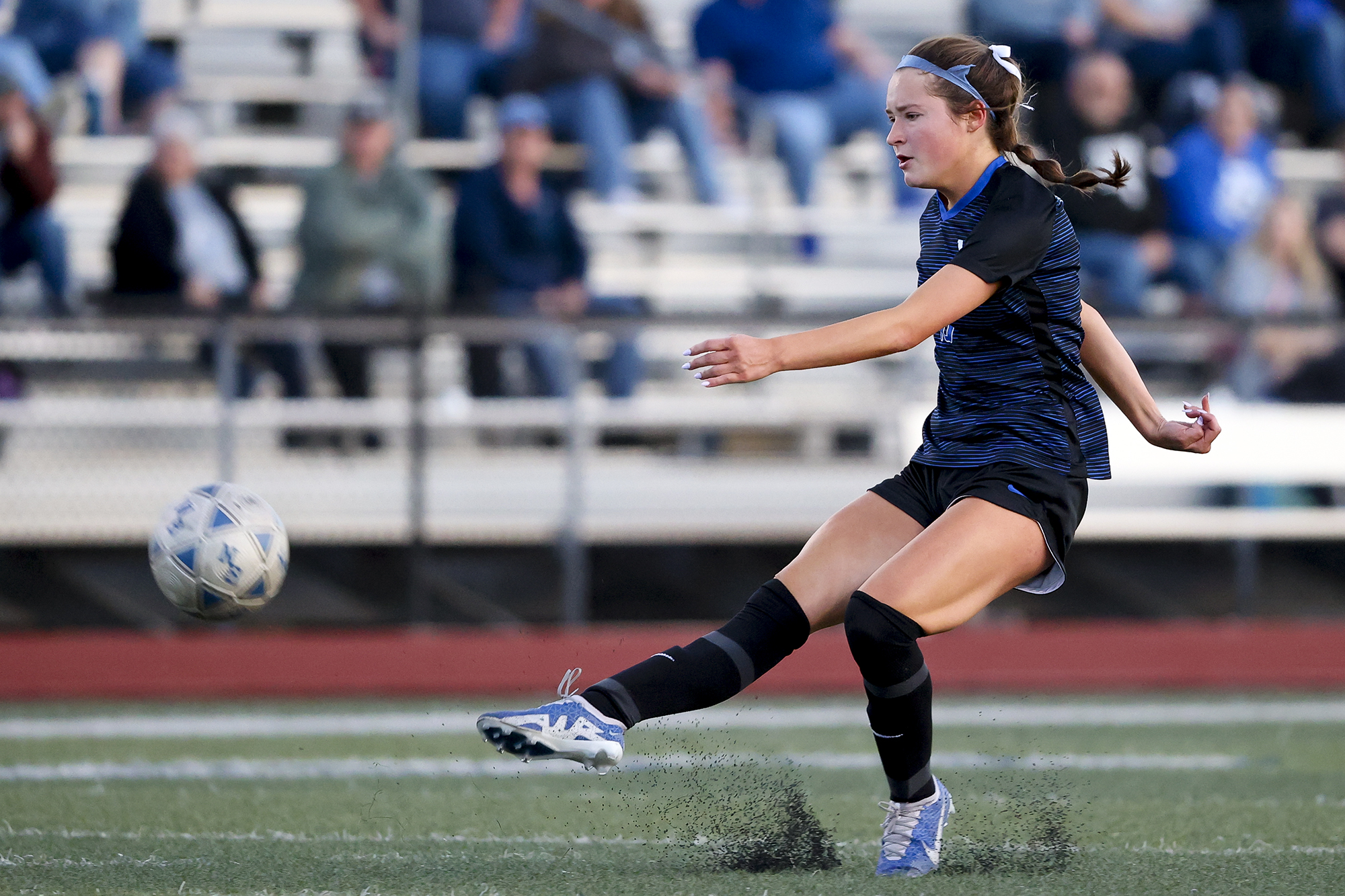 Madison Creswell's long shots are big threats for New Braunfels soccer