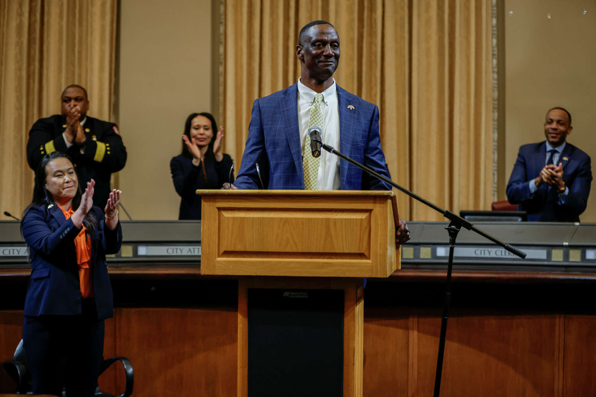 Oakland police chief Floyd Mitchell officially introduced to the city