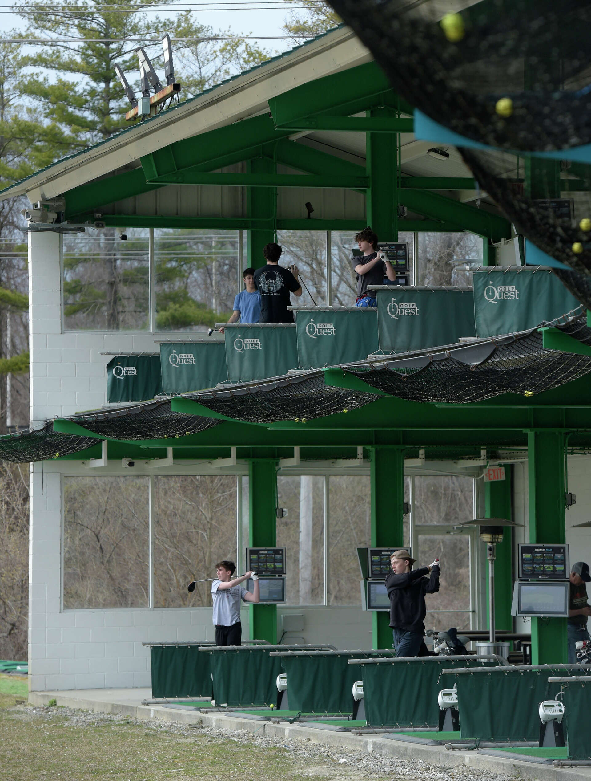 Golf Ranch debuts in Brookfield with new tech, laid back style