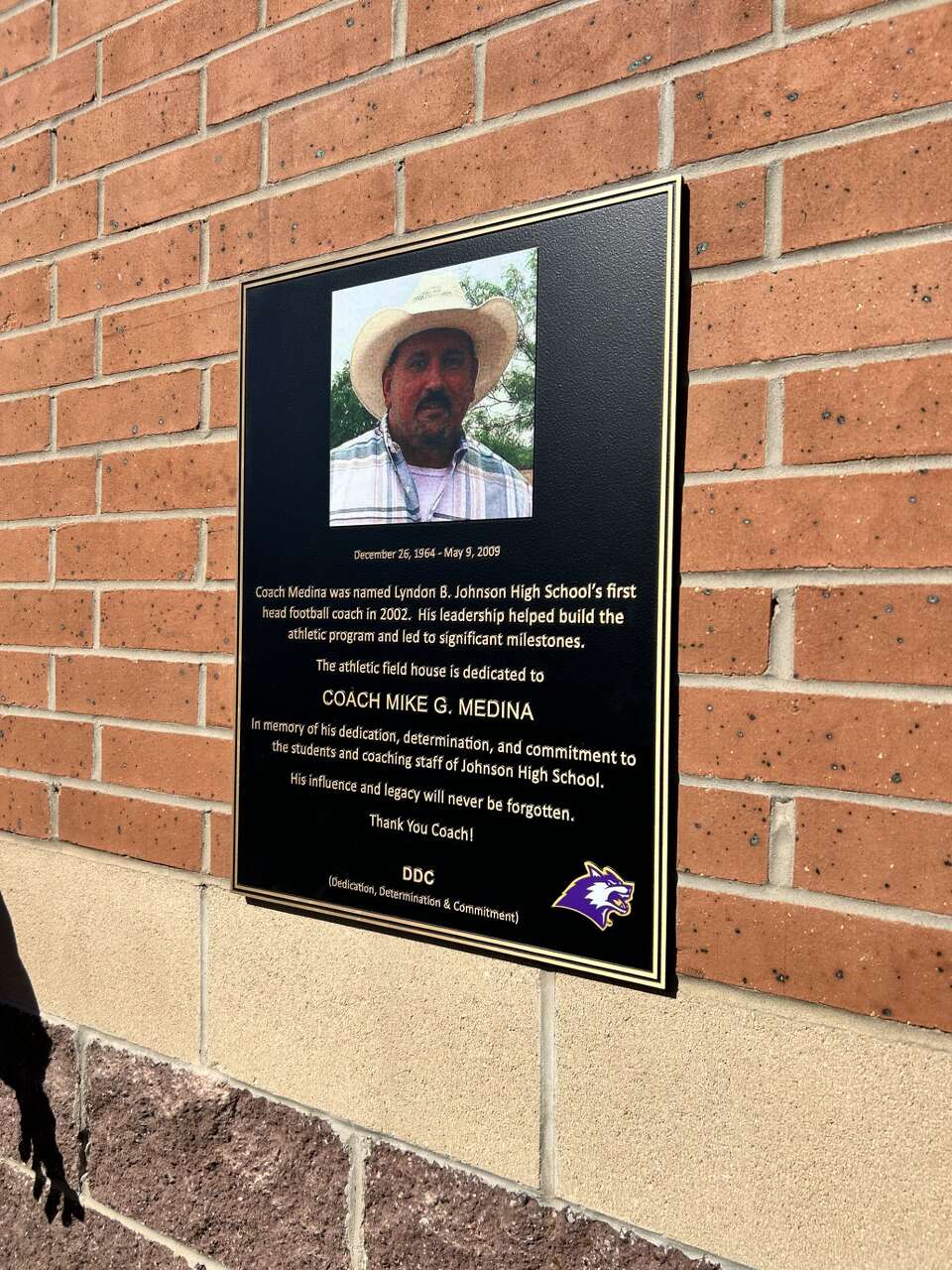 Laredo LBJ renames field house after late football coach Mike Medina