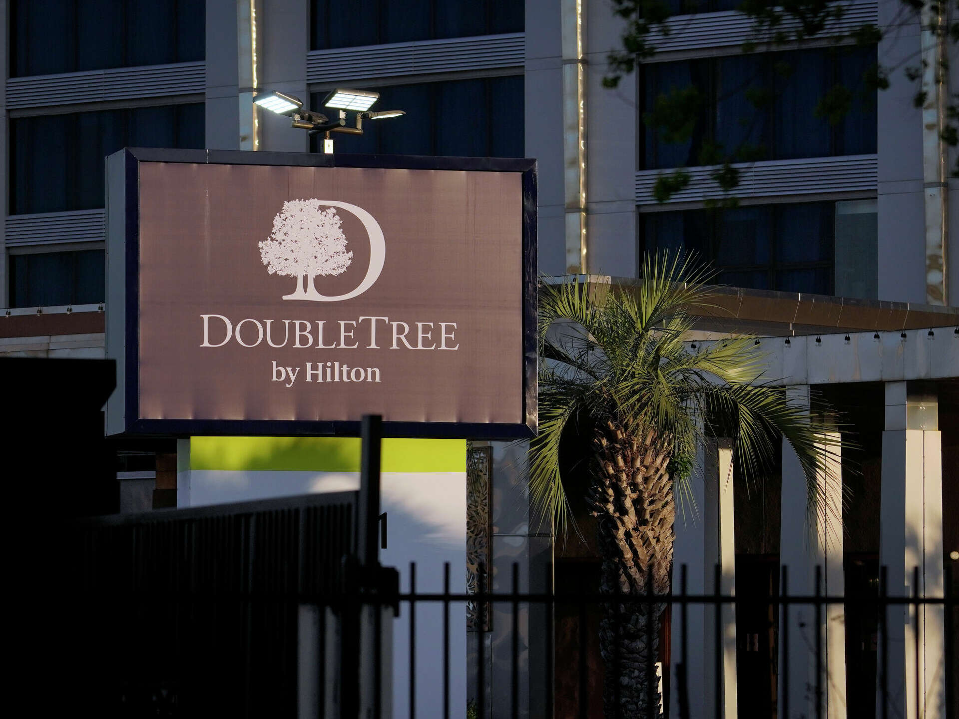 Houston mother sues for $1m after child drowns at DoubleTree
